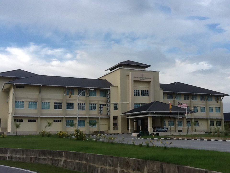 IZZ HUZNIE IDRAQIE: SMK BELADIN,PUSA BETONG SARAWAK